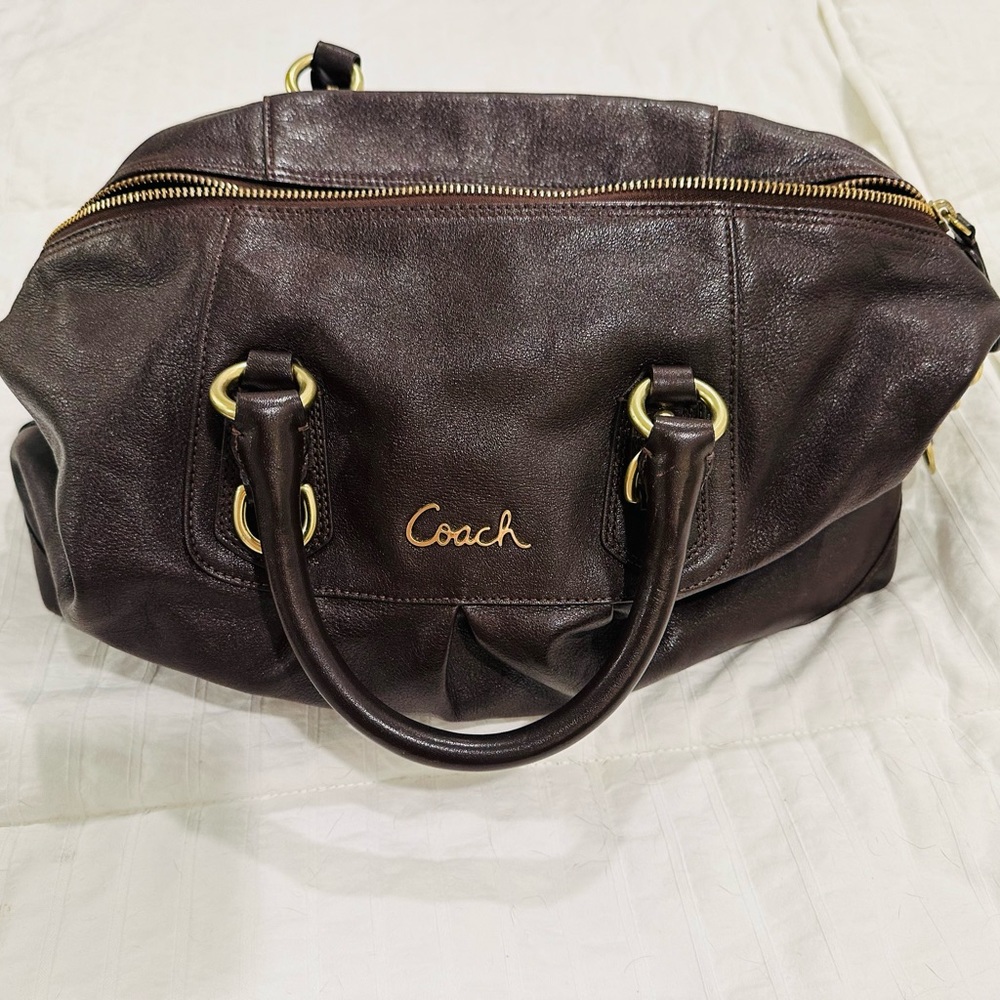 Beautiful Chocolate Brown Leather Coach Purse - Gem